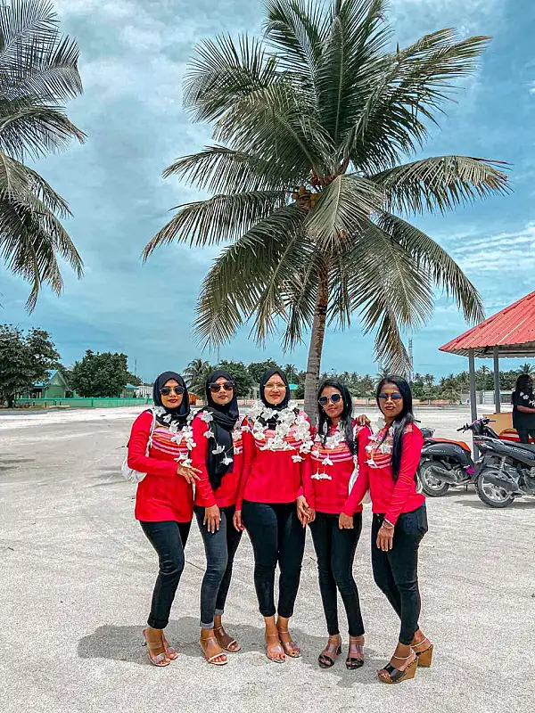 Noice ga Hiyala dhakkalanee Dhivehi sagaafee neshumuge fari kameh | Dhauru
