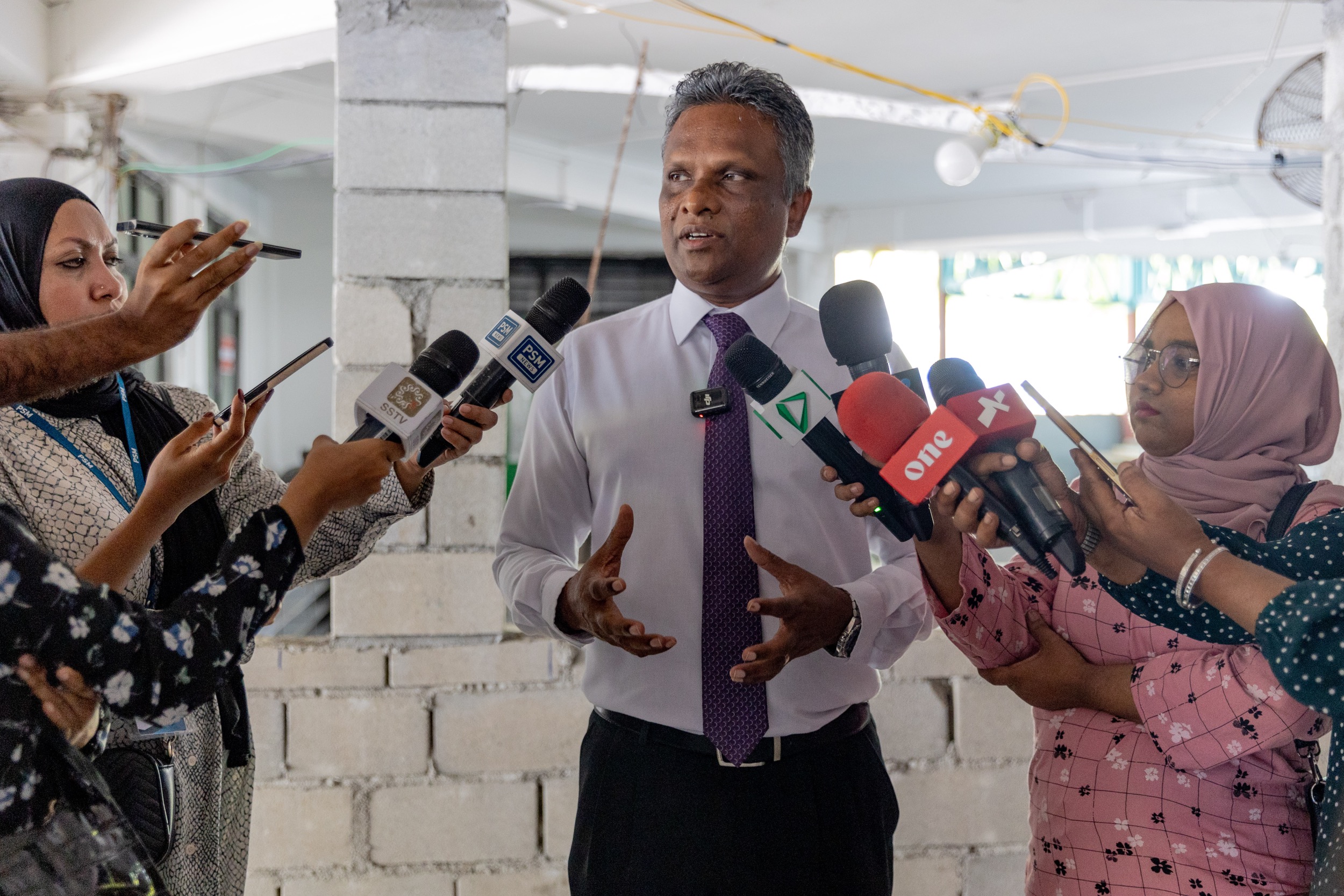Council aa havaaluvi iru contract thakuge liyekiyun ves neh: Mayor | Dhauru