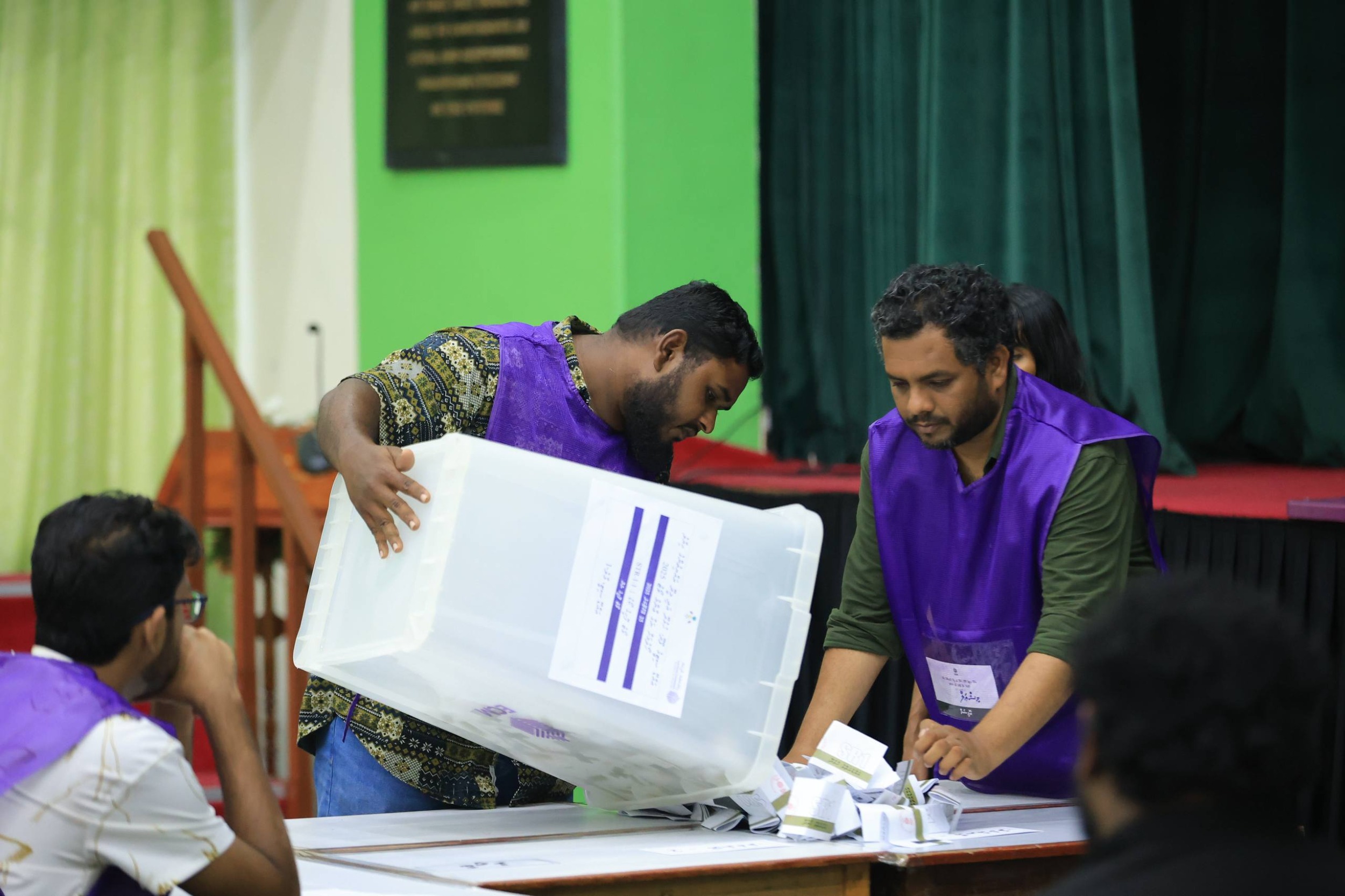 City thakuge inthihaabee dhairaathah kanda'alhaairu e baegge hiyaalai ...