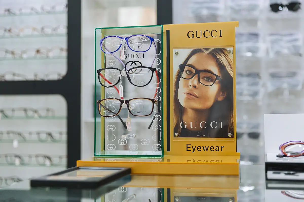 Advance Optical ge roadha sale gai 10% discount | Dhauru